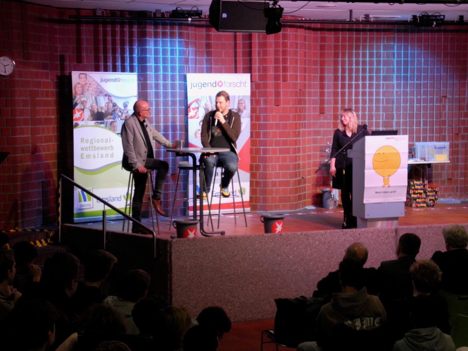 Der Astronomische Verein bei „Jugend forscht“ in Lingen ...